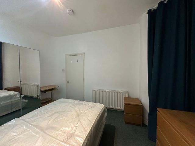 Myrdle Street, London E1, Room to rent, £900 pcm | PrimeLocation