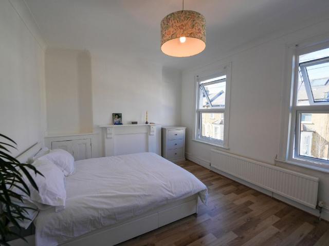 Myrdle Street, London E1, Room to rent, £950 pcm | PrimeLocation