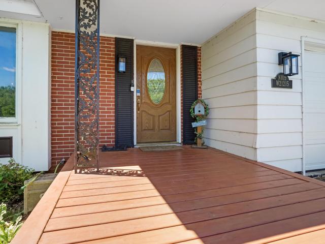 N105W21215 Oak Ln