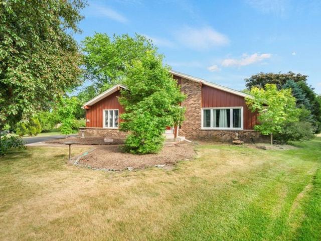 N106W15749 Adams Ct, Germantown, WI 53022