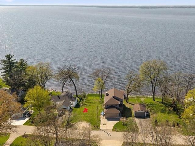 N1017 Vinnie Ha Rd, Fort Atkinson, WI 53538