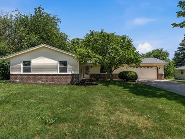 N101W15864 Santa Fe Dr, Germantown, WI 53022