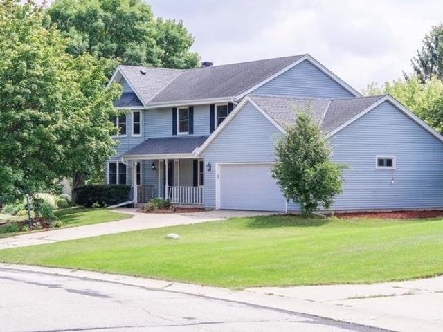 N102W15801 Flintlock Trl, Germantown, WI 53022
