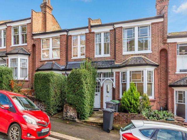 N10 3 bed apartment to rent £2,167 pcm £500 pw
