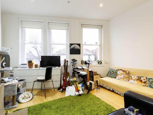 N10 3 bed flat to rent £2,210 pcm £510 pw
