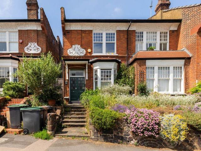 N10 1 bed ground floor flat to rent £1,473 pcm £340 pw