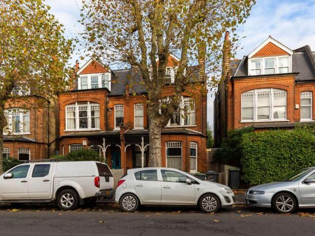 N10 2 bed apartment to rent £2,037 pcm £470 pw