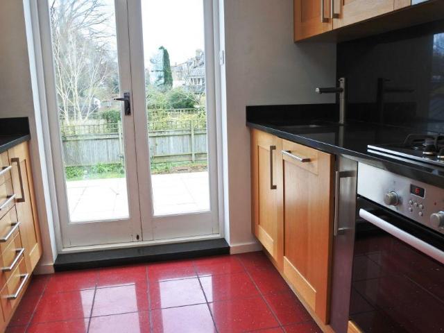 N10 2 bed flat to rent £2,210 pcm £510 pw