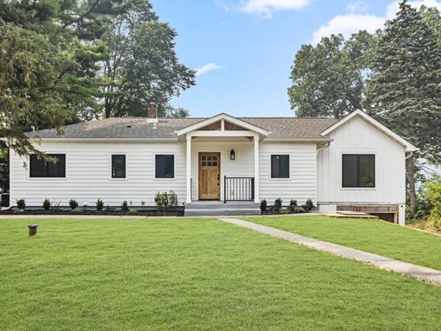 N1189 Tombeau Rd, Bloomfield, WI 53128