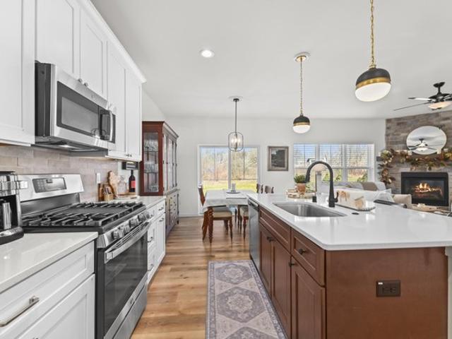 N118W7360 Fairway Ln, Cedarburg, WI 53012