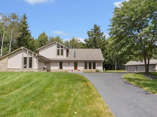 N11W31116 Bunker Hill Trl, Delafield, WI 53018