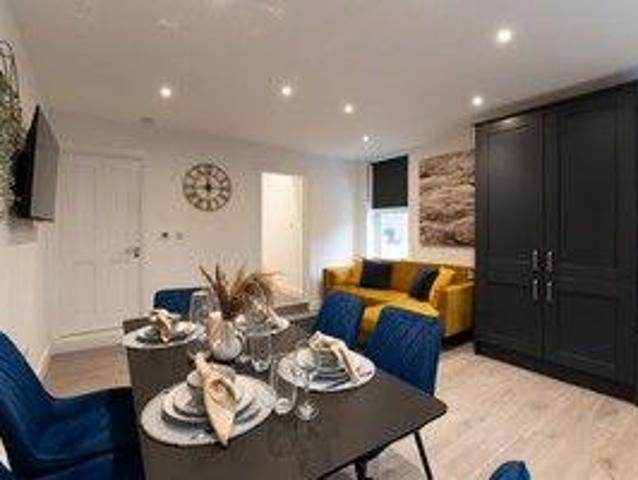 N12 Woodside Pk Rd 13A 3 bed apartment to rent £4,000 pcm £923 pw