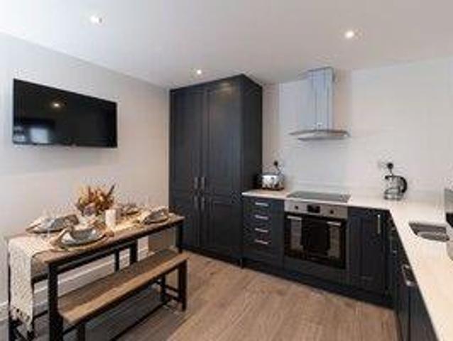 N12 Woodside Pk Rd 13B 3 bed apartment to rent £4,000 pcm £923 pw