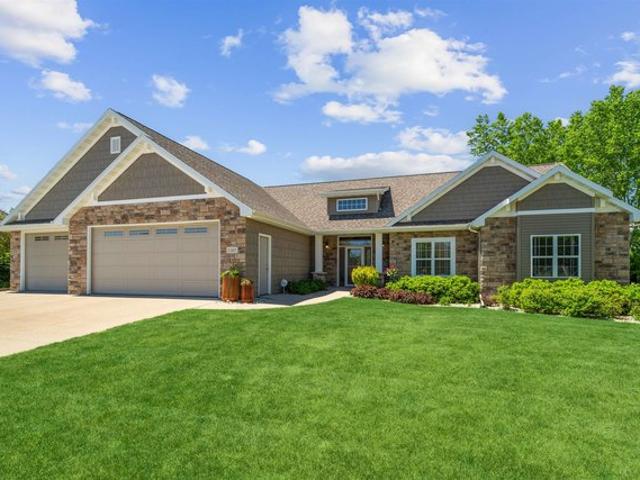 N1457 Heron Ridge Ct, Greenville, WI 54942