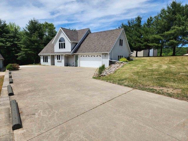 N1465 W Spencer Lake Rd, Waupaca, WI 54981