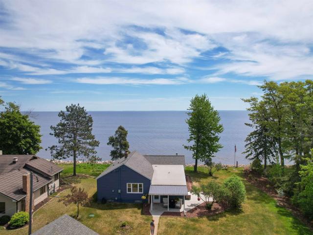 N1420 SHORE Drive