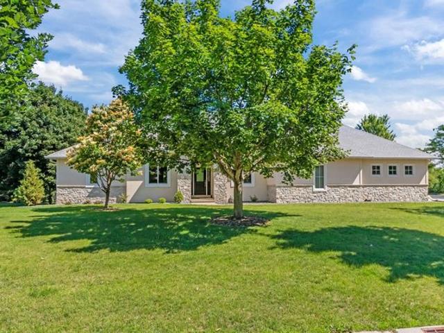 N1421 Meadow Park Dr, Greenville, WI 54942