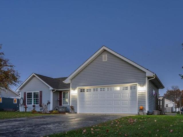 N1556 Overlook Cir, Bloomfield, WI 53128
