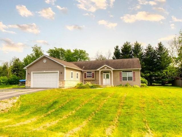 N1525 Overlook Cir, Bloomfield, WI 53128