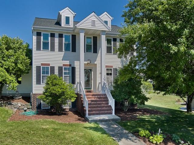 N166W21071 Parkway Dr, Jackson, WI 53037