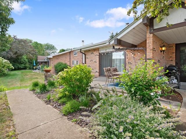 N16W5393 Garfield Ct, Cedarburg, WI 53012