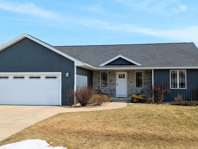 N1786 Swanee Cir, Greenville, WI 54942
