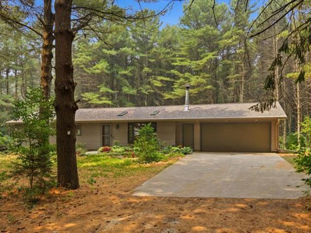 N1822 Nuestro Dr, Holland, WI 53070