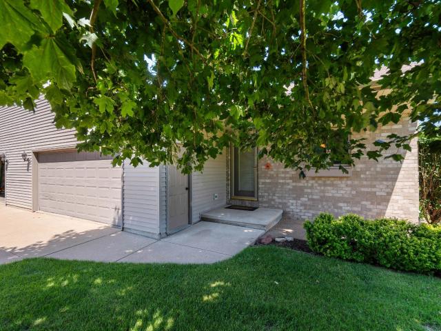 N1838 hyacinth court
