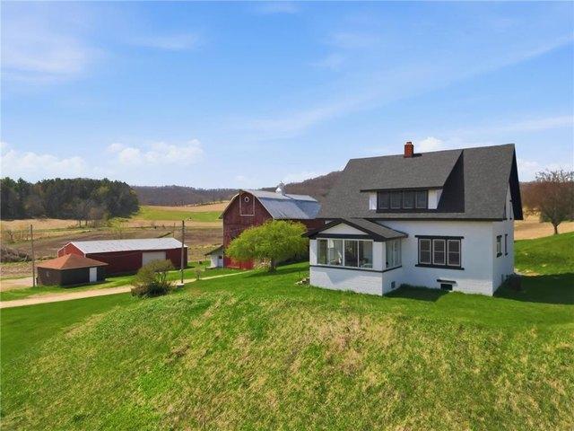 N19027 County Road F, Trempealeau, WI 54661