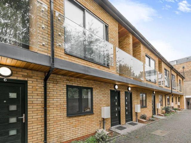 N19 4 bed mews to rent £4,299 pcm £992 pw