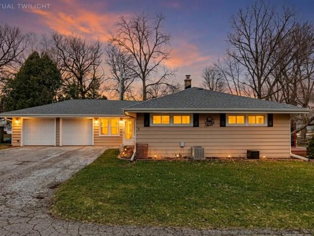 N20W28482 Oakton Rd, Delafield, WI 53072