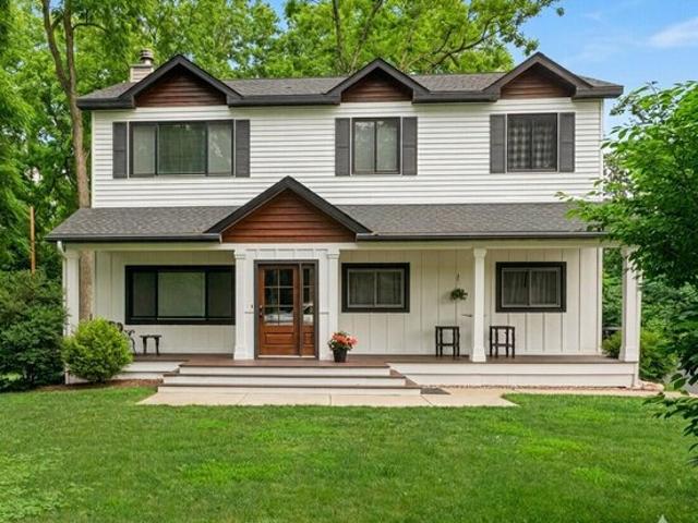 N2436 Shore View Dr, Lake Geneva, WI 53147
