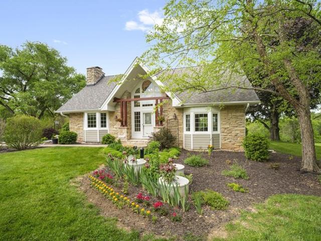 N24W26730 Accent Ct, Pewaukee, WI 53072