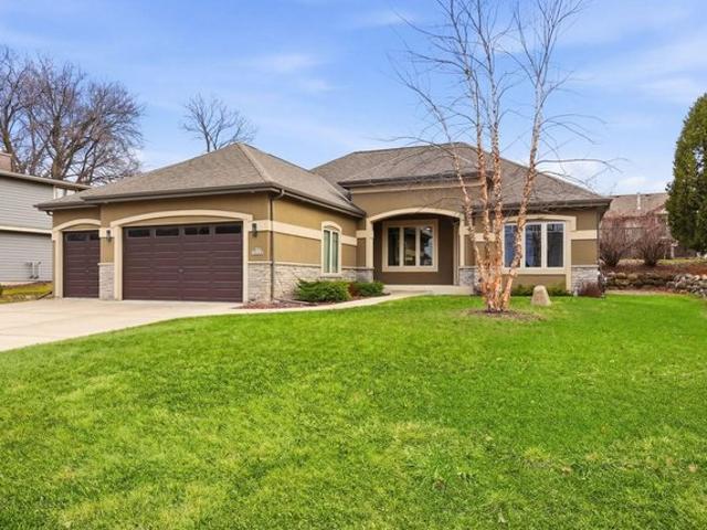 N27W27075 Woodland Dr, Pewaukee, WI 53072