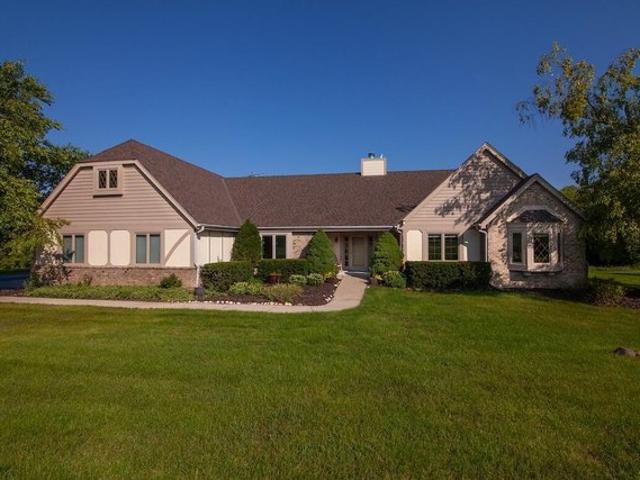 N27W30818 Golf Hills Dr, Delafield, WI 53072