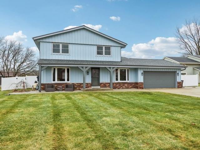 N28W22131 Indianwood Ct, Pewaukee, WI 53186