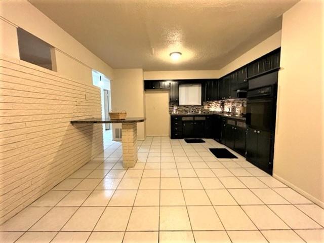 N2 3 Bedroom Apartment for Rent at 1037 Sw 103rd St, Oklahoma City, OK 73139 Skyview Village