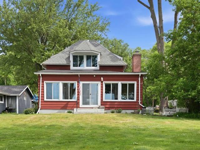 N30W29393 Hillcrest Dr, Delafield, WI 53072
