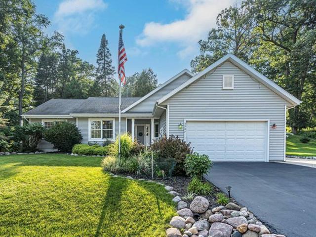N3237 Robin Rd, Geneva, WI 53147