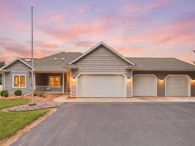 N3575 Sunrise Ct, New London, WI 54961