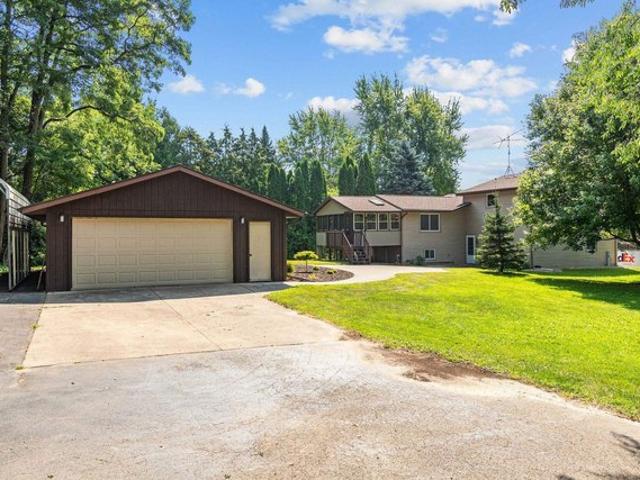 N3868 Mosquito Hill Rd, New London, WI 54961