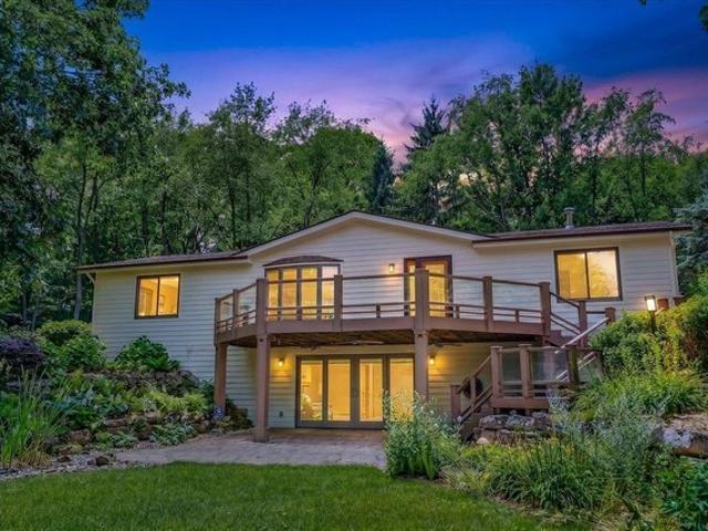 N3977 Meadow Dr, Cambridge, WI 53523