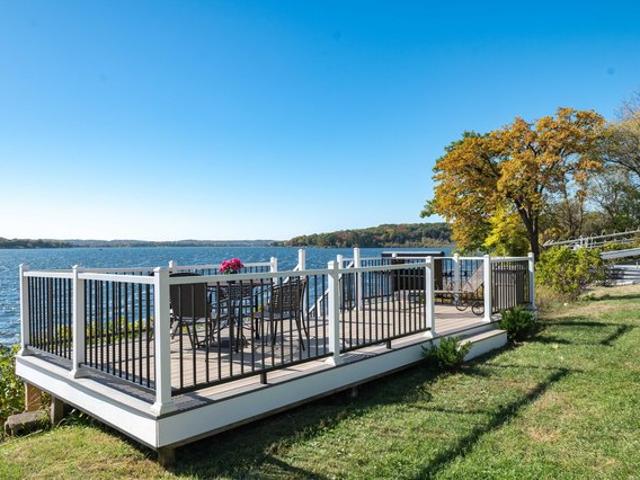 N39W27485 Hillside Grove Rd, Pewaukee, WI 53072