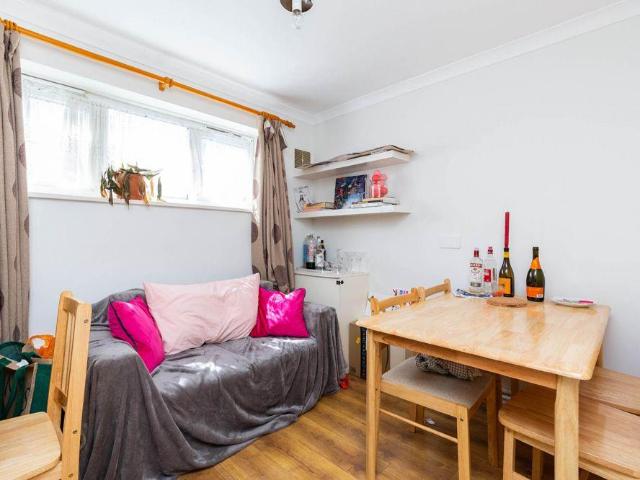 N7 2 bed flat to rent £2,448 pcm £565 pw