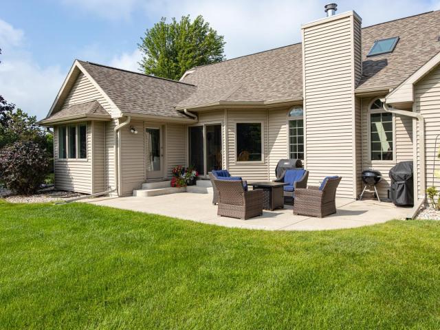 N4326 red leaf drive