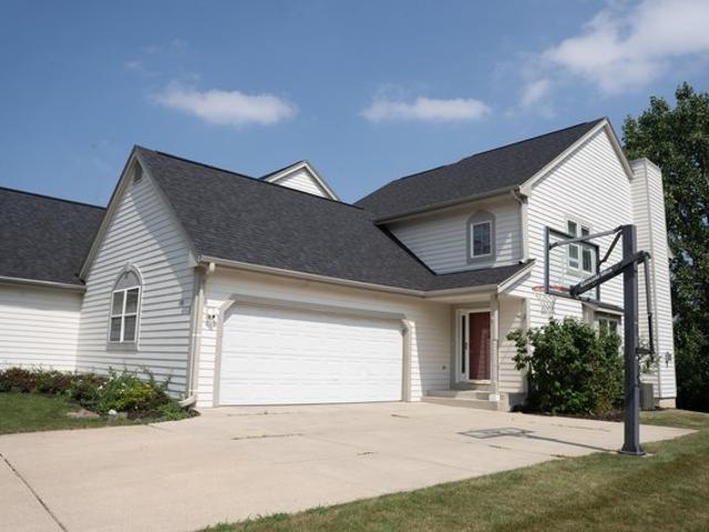 N48W16103 Lone Oak Ln, Menomonee Falls, WI 53051