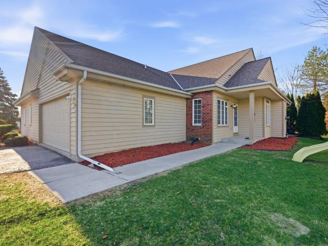 N48W16217 Lone Oak Ln, Menomonee Falls, WI 53051 | Compass