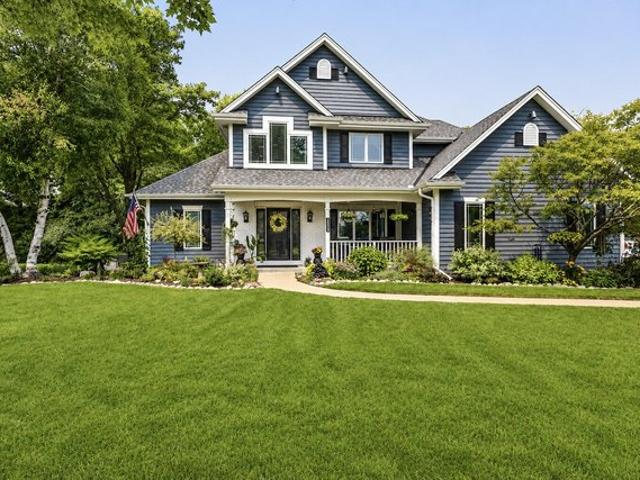 N49W15974 Caitlin Ct, Menomonee Falls, WI 53051