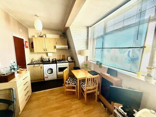 N4, HARRINGAY STUDIO FLAT