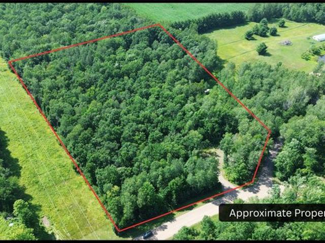 N5029 Degenaar Dr, Spooner, WI 54801